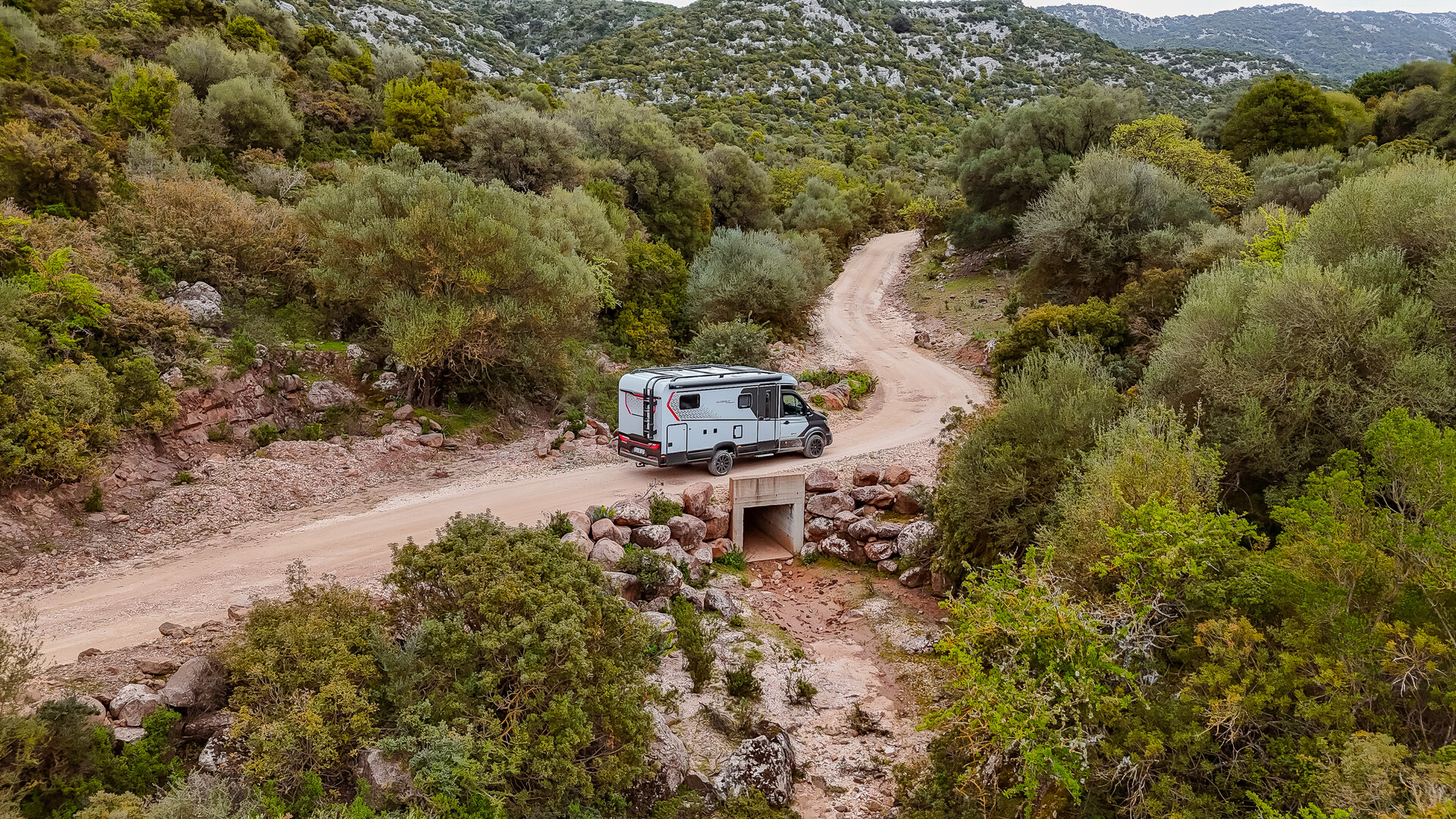 Globebus Performance 4x4 – The first all-wheel drive motorhome from ...