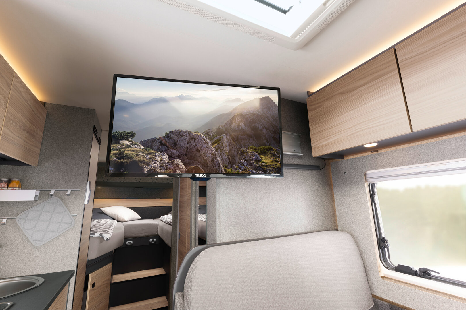 Globebus Performance 4x4 – The first all-wheel drive motorhome from ...